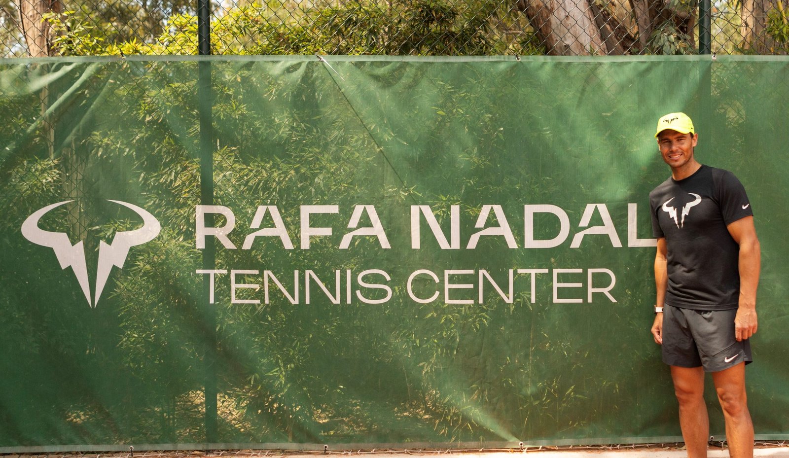 Rafa Nadal visita el Rafa Nadal Tennis Center en Sani, Grecia - Digital ...